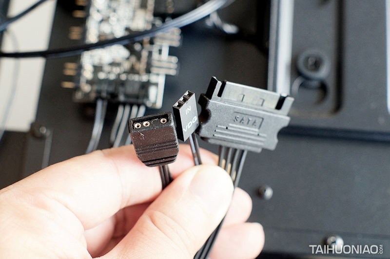 安钛克DF600 FLUX机箱：FLUX平台第一款机箱，为全民电竞热“降温” - 太火鸟-B2B工业设计与产品创新SaaS平台